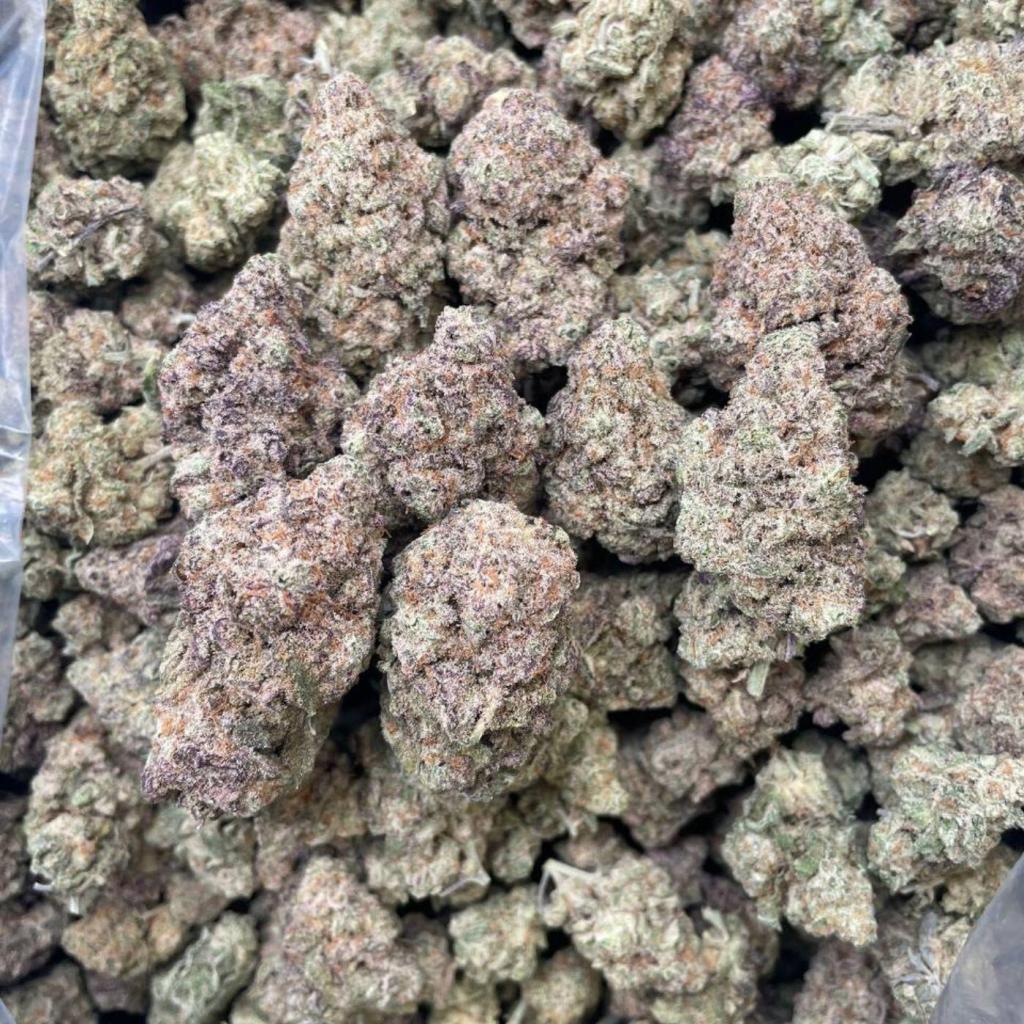 Purple Diamond Strain: Rich Purple Shades and Tangible Effects
